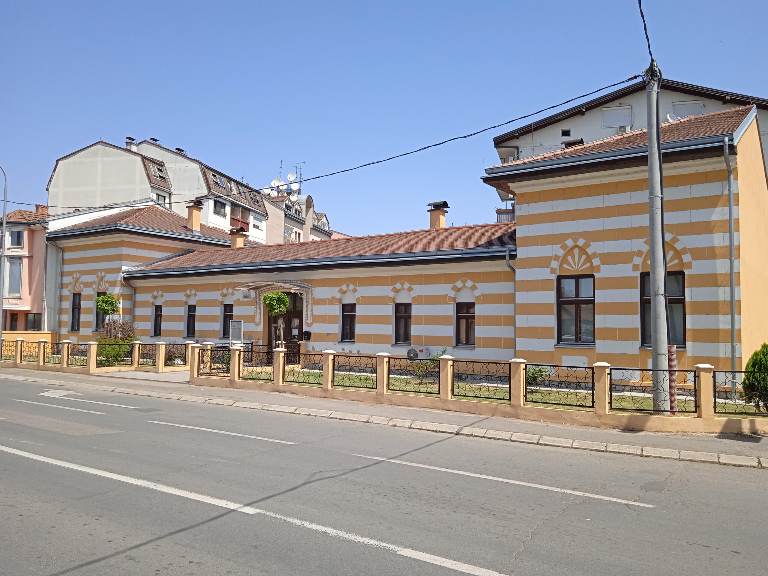 Moj grad: Derviš- hanumina medresa - Radio televizija Gradiška 98,8 MHz